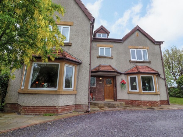 Linwood, Pet Friendly, With Hot Tub In Cleveleys - Blackpool