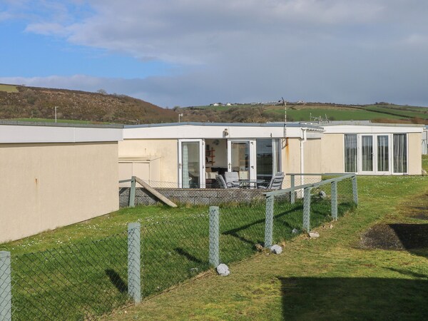 Shipwreck Chalet, Pet Friendly, Country Holiday Cottage In Kidwelly - Pembrokeshire
