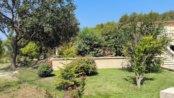 House At The Foot Of The Luberon With Swimming Pool 5 Minutes From The Village Of Lourmarin, - Lourmarin