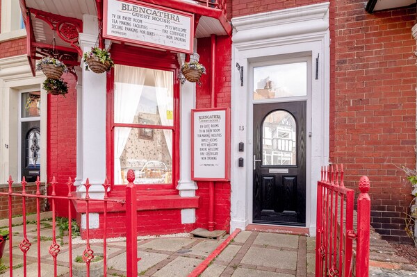 Standard Double & Single Bed, Ensuite - Whitby