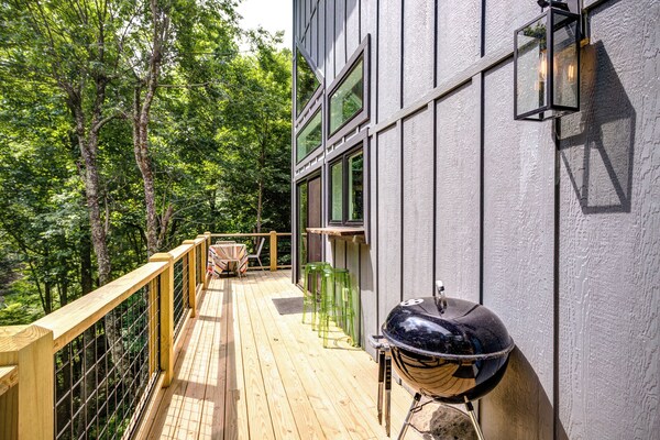 Serene Escape W/ Spa Baths, Great Location - Boone, NC