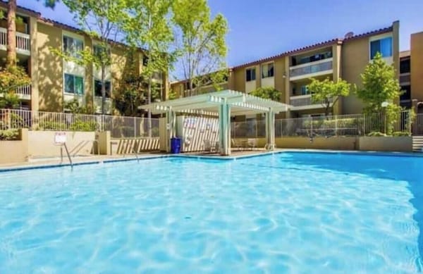 Updated Pacific Beach 2bd 2ba Condo Near The Beach. - San Diego