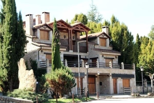 Villa Polilla In The Sierra De Gredos - Avellaneda