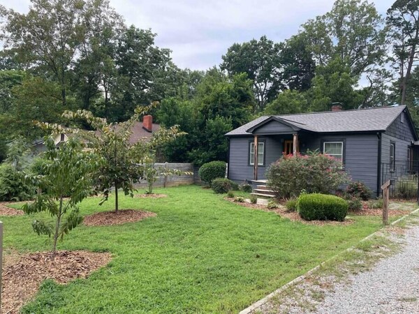Cozy Cottage On Food Forest In The Heart Of Charlotte! - Charlotte