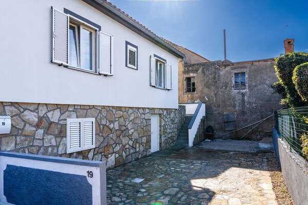 Apartment Floreani (97245-a1) - Vir - Island Vir - Privlaka