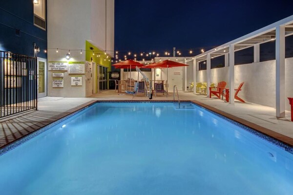 Your Home Away From Home! Free Breakfast, Pet-friendly Property! - Santa Ana, CA