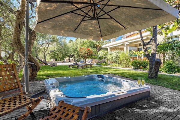 Magical Garden With Shared Jacuzzi - Blanka A1 - Rab, Hırvatistan