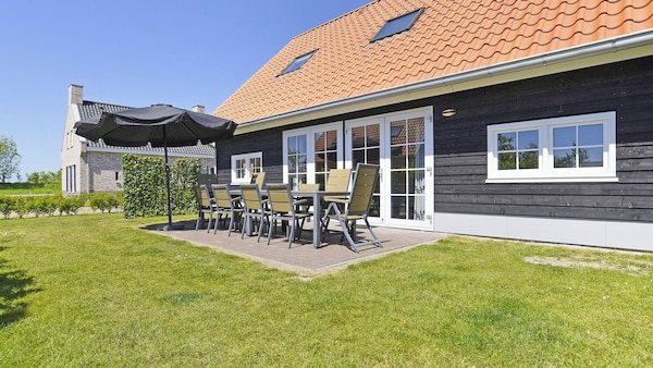 Luxury Holiday Home With A Sun Shower And Sauna That Can Accommodate Up To 10 People - Zeeland