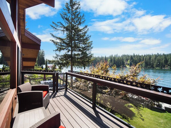 Rivers Edge Retreat, Luxury Waterfront Estate, Private Dock, Fire Pit, Swimming - Post Falls, ID