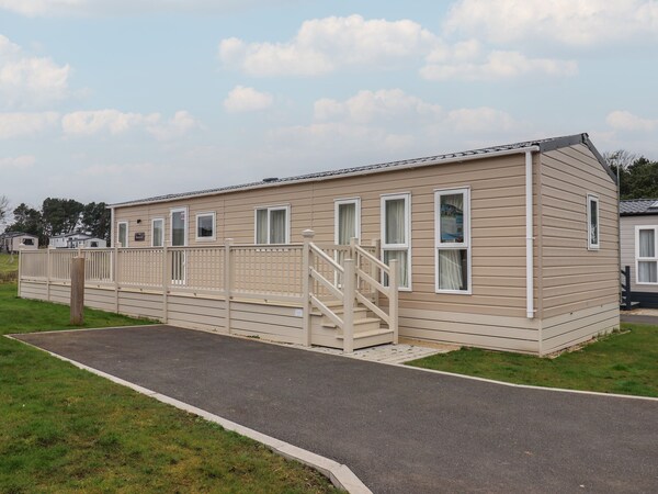 Whispering Willows, Pet Friendly, With A Garden In Cayton Bay - Scarborough