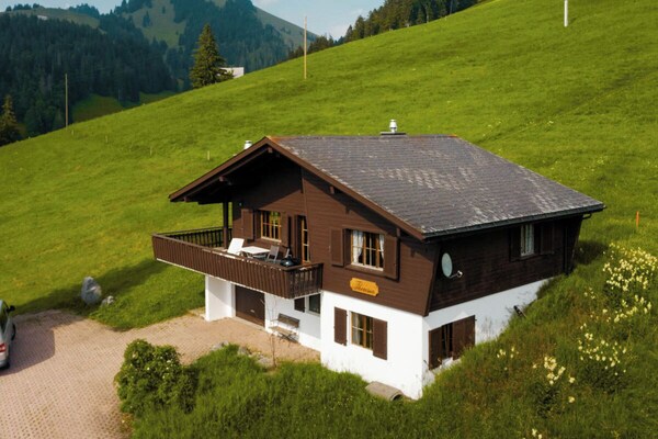 "Enjoy A Relaxing Escape In Chalet Theresia: Nature At Your Doorstep!" - Canton de Saint-Gall
