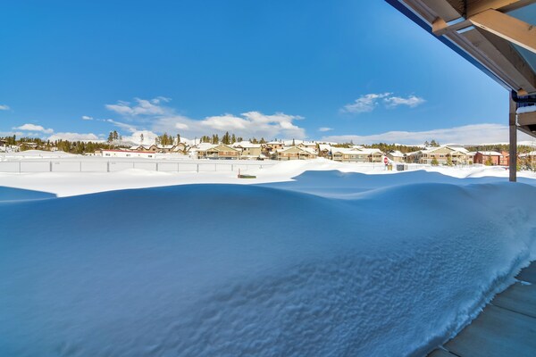 3 Mi To Fraser River Trail: Modern Condo W/ Views! - Fraser, CO