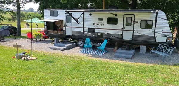 Centrally Located Cozy Rv- Pet Friendly Bunkhouse - Brights Zoo, Limestone