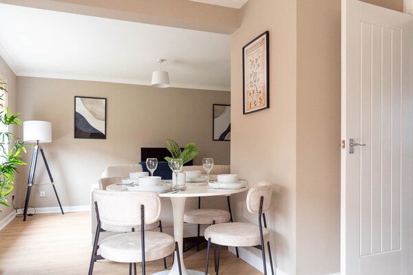 Refreshing Modern Home In South Queensferry - Livingston