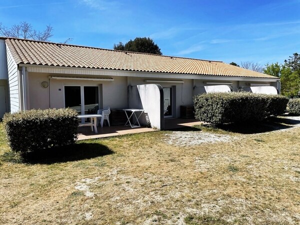 Beachside Bliss: Tranquil Oléron Retreat With Pools And Kitchenettes - Saint-Georges-d'Oléron