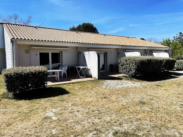 Secluded Sables Vignier Beach Lodgings With Resort Amenities - Île d'Oléron