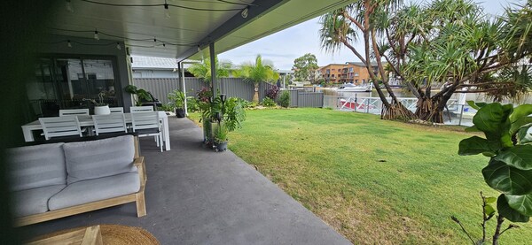 4 Bedroom Entertainment Haven. With Spa, Saund And Private Pontoon - Mooloolaba
