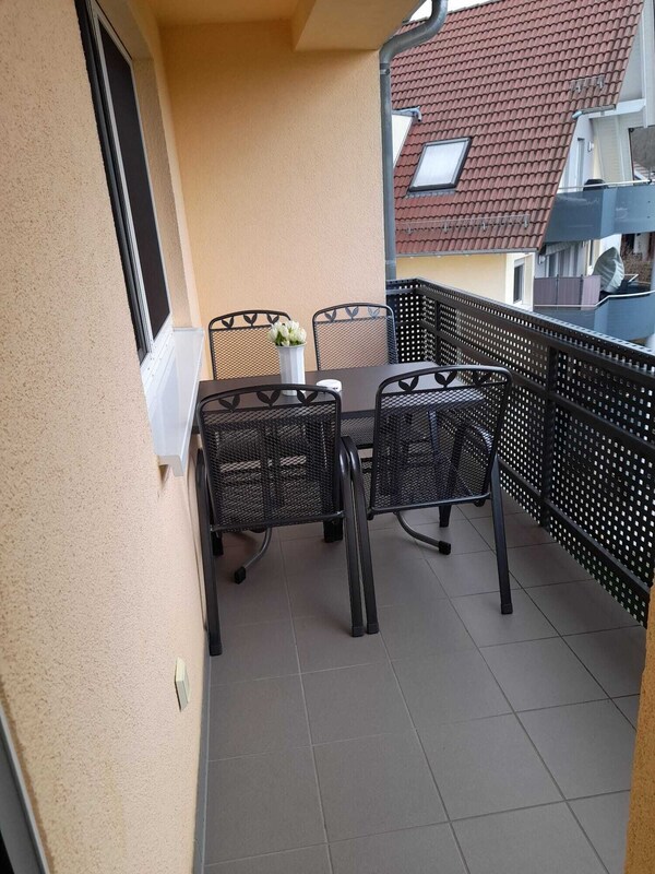 Helle Und Freundliche Ferienwohnung (70qm) Mit Balkon - Krombach
