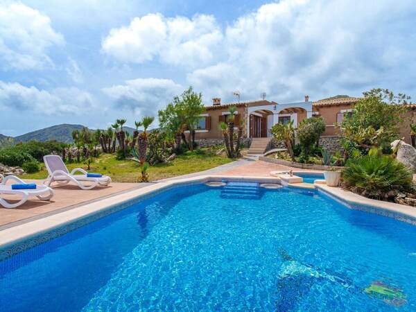 Cana Molí, Just 3km. From Cala Torta, A Natural Beach, With 3 Bedrooms. - Artà