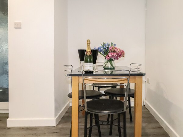 Henllys, Pet Friendly, With Open Fire In Harlech - Harlech