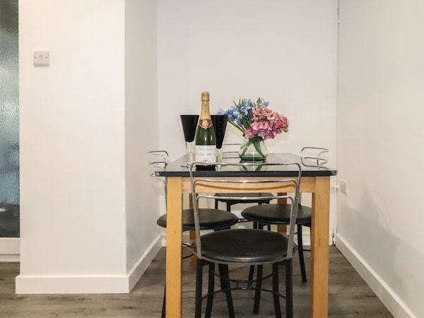 Henllys, Pet Friendly, With Open Fire In Harlech - Harlech