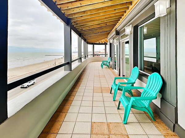 Sunset On The Seawall #1 | Pet Friendly, Beach Views +  Beach View - Texas City