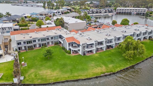 Yarrawonga Lakeside Apartment 31 - Mulwala