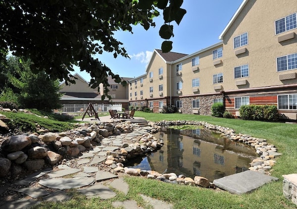 Adventurous Suites, Bar & Shuttle To Rocrans Airport Nearby | 2 Units - Saint Joseph, MO