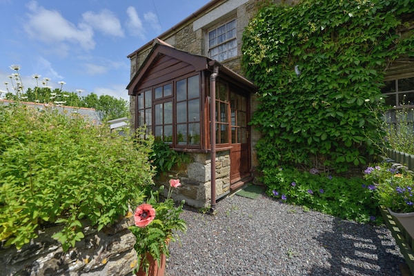 Swallow Cottage, Pet Friendly, With Open Fire In Mawgan-in-meneage - Kynance Cove