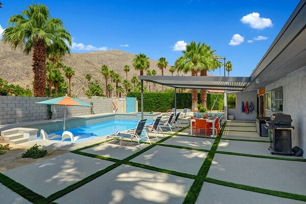 Resort-style Pool Home, Pet Friendly, Walking Distance To Popular Hot Spots - Palm Springs, CA