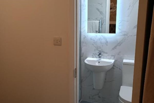 Prestige: Double Room With Beige Private Bathroom - Cambridge