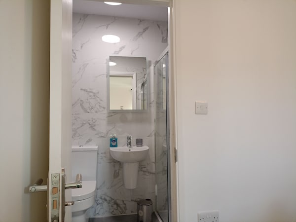 Prestige Guest House, Each Room With Its Own Private Bathroom - Cambridge