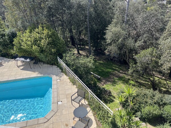 Architect-designed House Set In Greenery, In A Quiet Location. - Saint-Raphaël