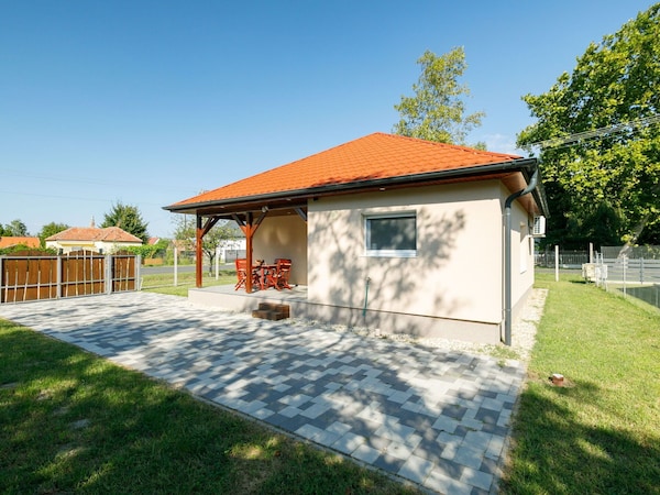 Schönes  Ferienhaus Für 6 Personen Mit  W-lan, Klimaanlage, Tv, Terrasse Und Parkplatz - Badacsonytomaj