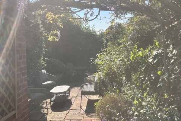 Arundel Cottage With Garden & Balcony - Bognor Regis