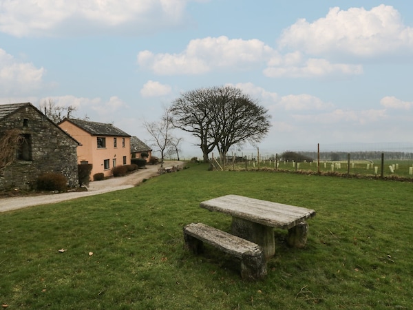 Winder Barn, Pet Friendly, With A Garden In Askham, Cumbria - Howtown