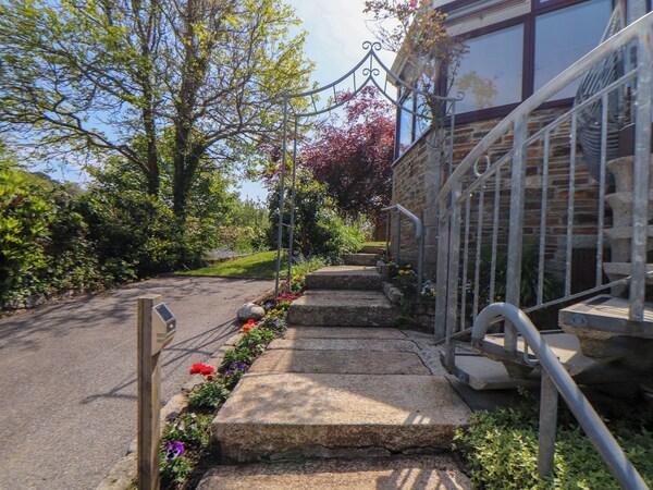Lakeside, Pet Friendly, Country Holiday Cottage In Falmouth - St Mawes
