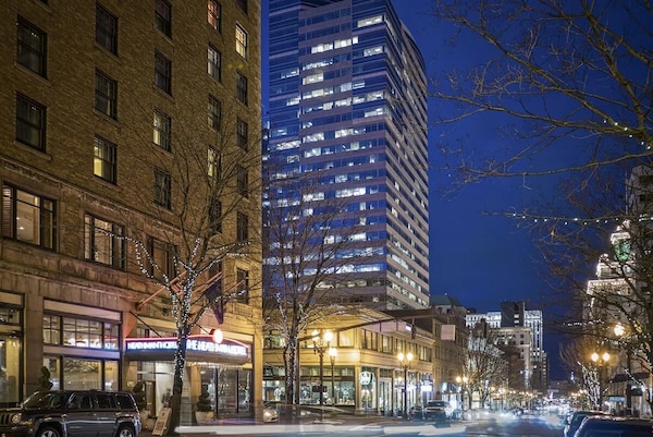 Portland Charm: Cultural District Gem With Comfy Units & Fitness Center - Beaverton, OR