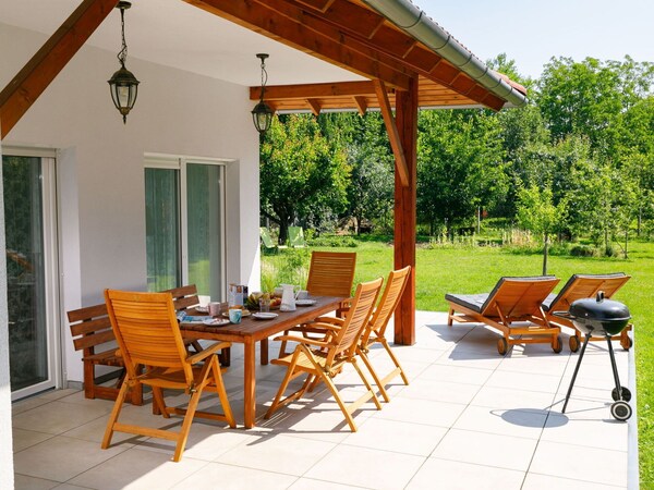 Schönes Alleinstehendes Ferienhaus Für 8 Leute Mit  W-lan, Klimaanlage, Tv, Terrasse Und Parkplatz - Balatonszemes