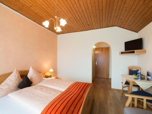 Dreibettzimmer Rotkäppchen Mit Dusche Und Wc - Landhaus Pension Holle - Spittal an der Drau