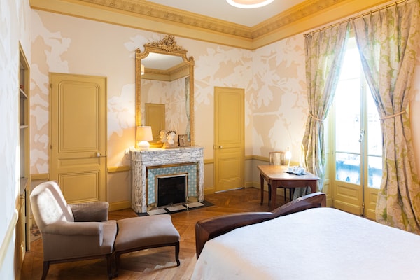 Guestroom Des Muses, An Immersion In 1900 French Culture. - Saint-Fons