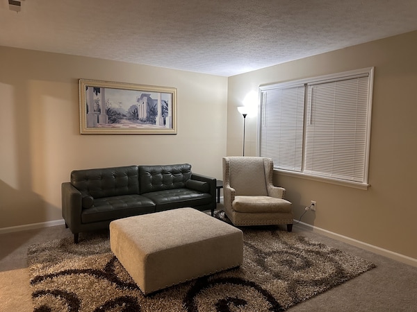 This Cozy 3-bedroom Home Is Located Near Historic Downtown Newnan. - 뉴넌