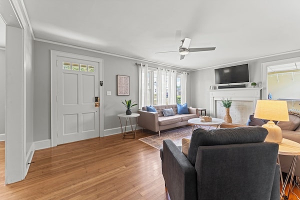 Cozy 2br Near Furman & Downtown, Fenced Yard - Travelers Rest, SC