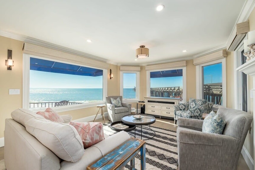 Pink Venetian (Upper Unit) - Capitola, CA