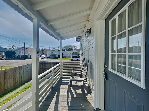 Seastar Brm | Charming Retreat In Historic Downtown - Texas City, TX