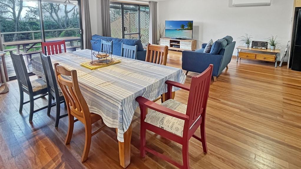 The Beachfront - 5 Bedroom Holiday Home In Lake Cathie - Lake Cathie