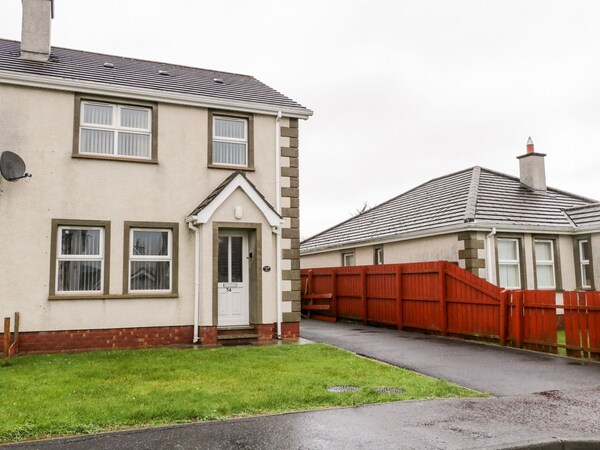 Haller House, Pet Friendly, With Open Fire In Ballycastle - Ballycastle