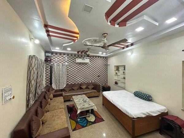 Private - 1 Bhk Floor - Paddy's Luxurious Home Stay\n\n - Mount Abu