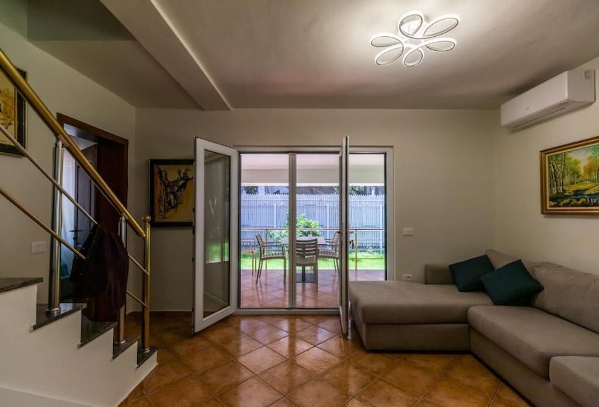 Forest Cottage -Middle Of The Forest & Near The Beach - Durazzo