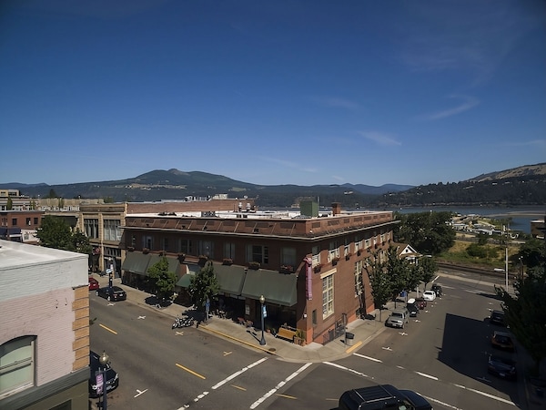 Prime Location! Minutes To Hood River Waterfront Park, Pets Are Welcome! - White Salmon, WA